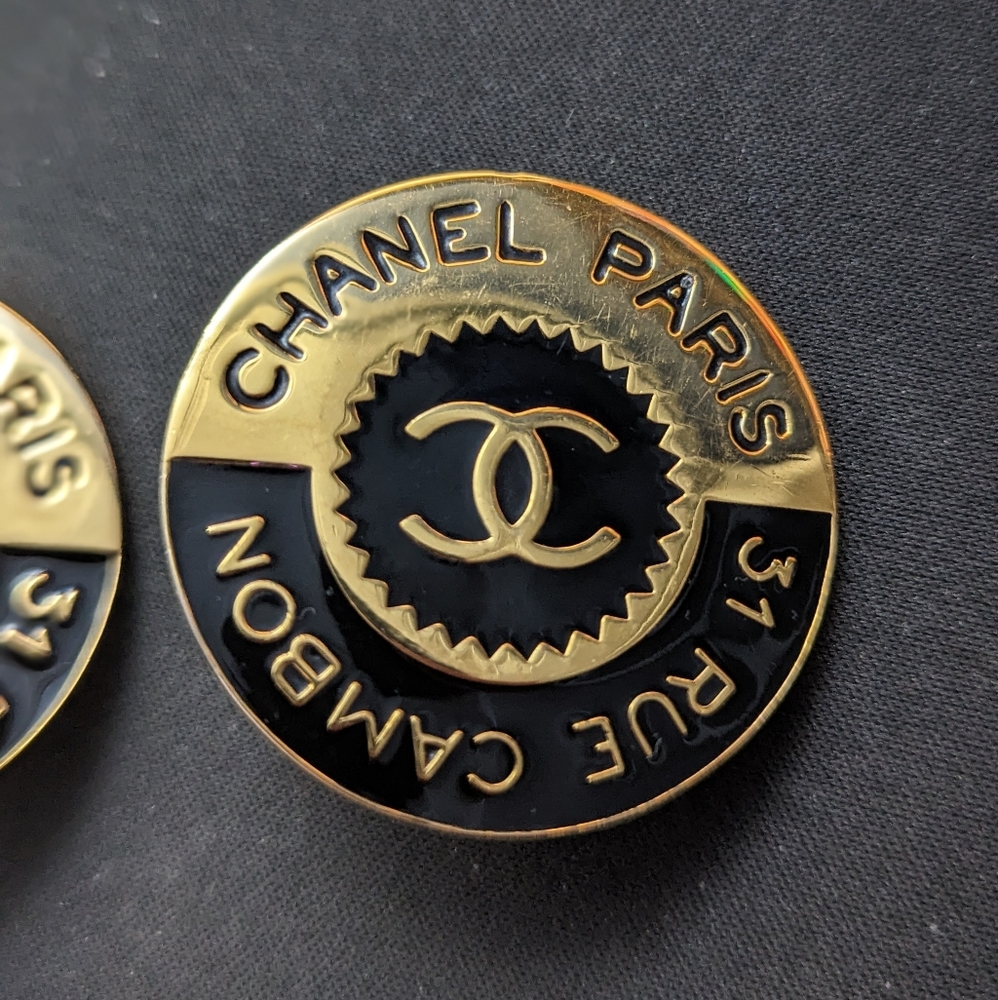 Chanel 1980s 31 Rue Cambon Logo Black Gold Plated Ear… - Gem